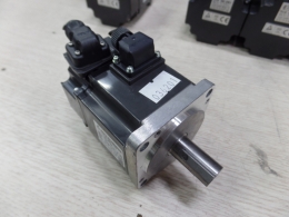 MITSUBISHI AC SERVO MOTOR HF-KP23 MITSUBISHI INPUT 3AC 111V 1.4A OUTPUT ...