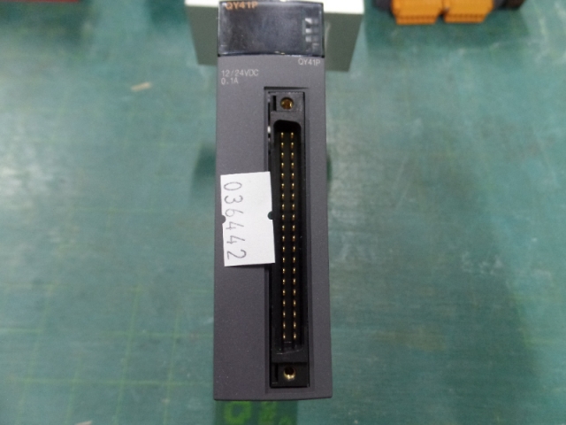 MITSUBISHI OUTPUT UNIT QY41P MITSUBISHI 12/24VDC 0.1A 5VDC 0.11A